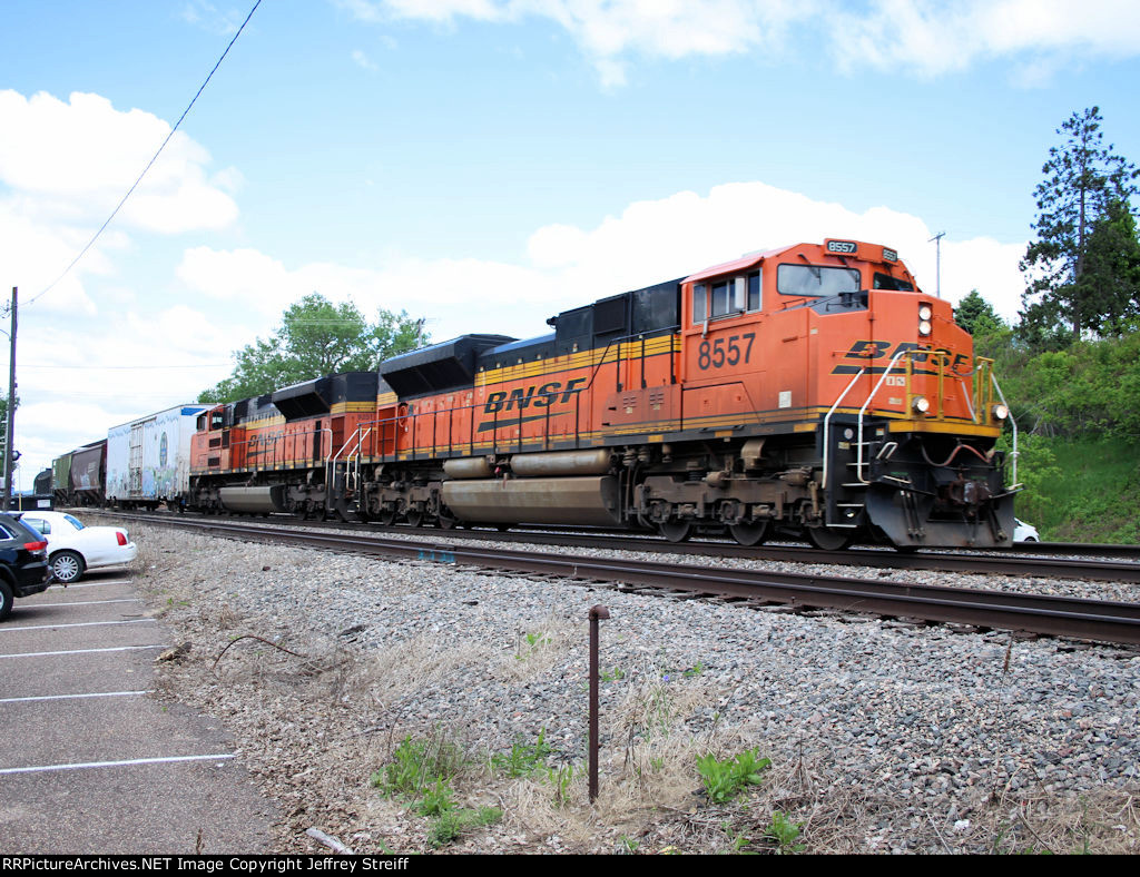 BNSF 8557